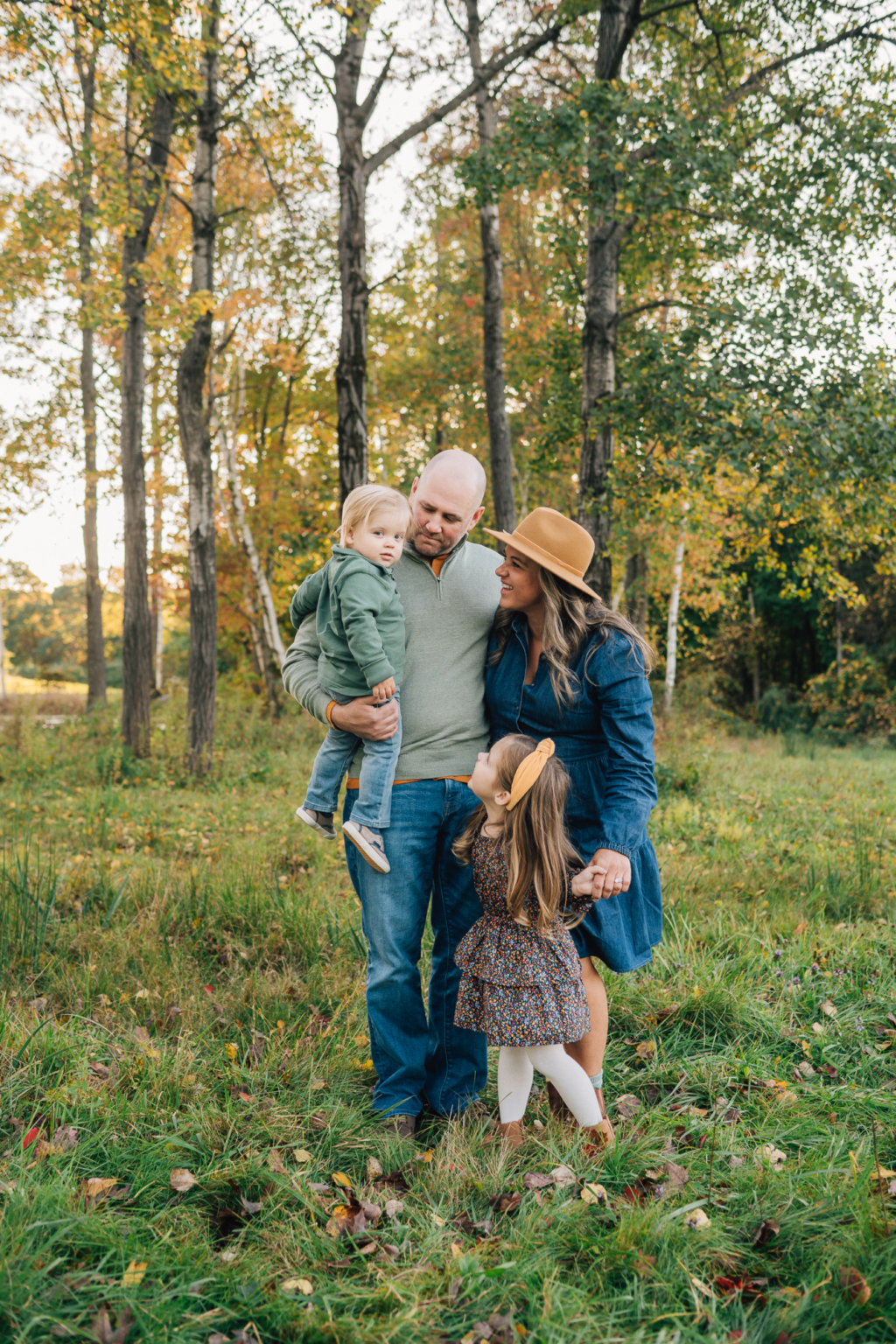 Fall Orchard Family Session | Canton, CT - sharonlegerphotography.com